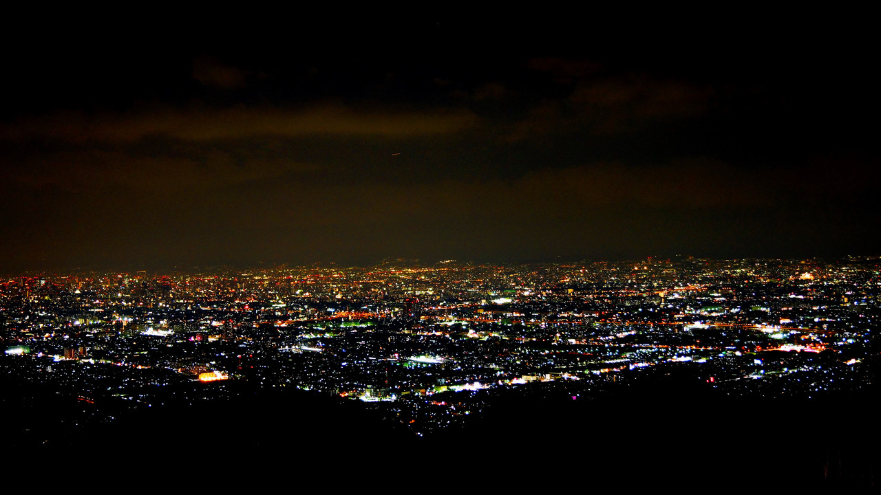 大阪府八尾市十三峠展望広場夜景(アチャぴさん) | αcafe αの写真投稿サイト ｜ ソニー