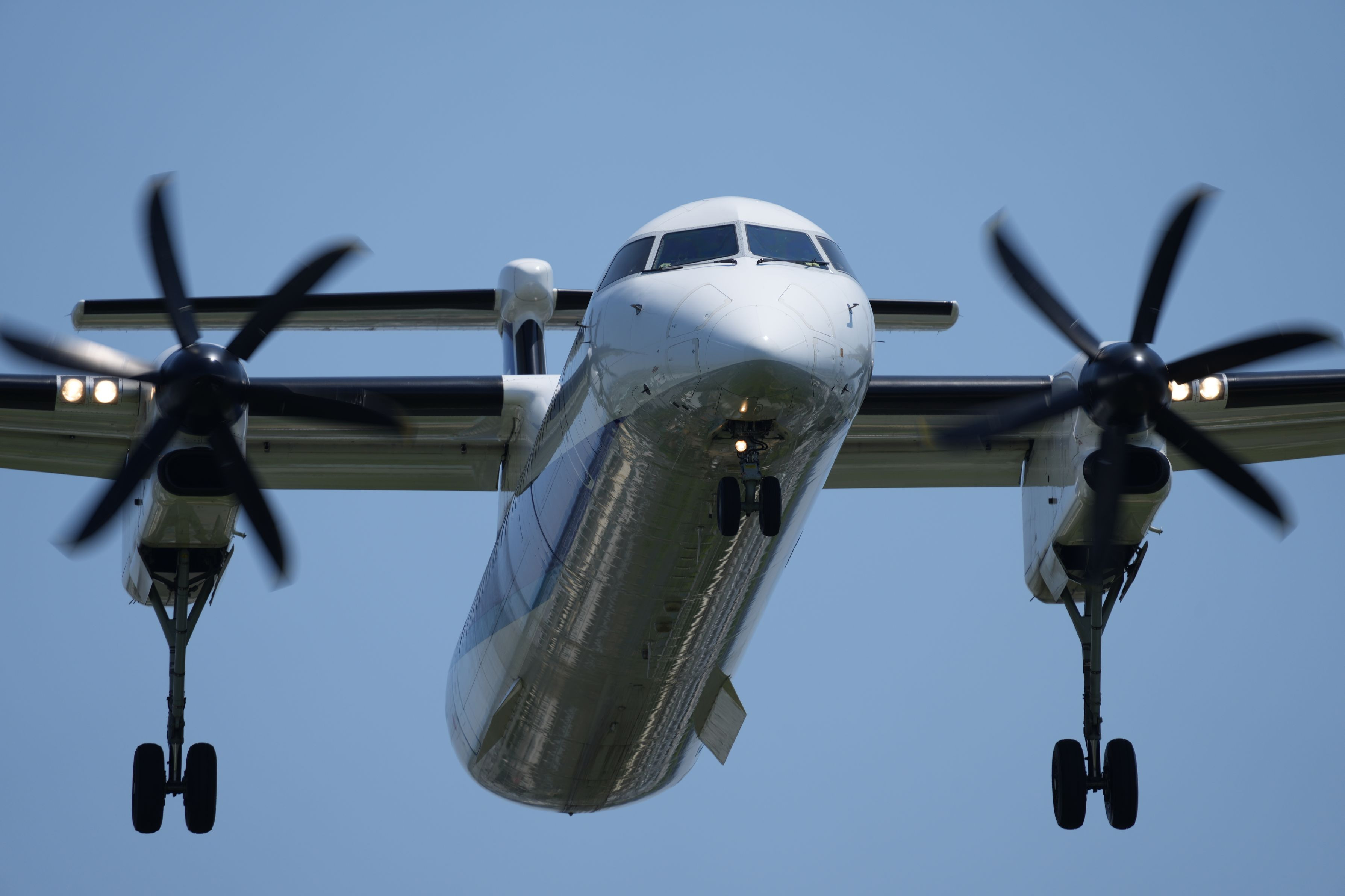 ANA ボンバルディアDHC8-Q400(よこさんさん) | αcafe αの写真投稿サイト ｜ ソニー