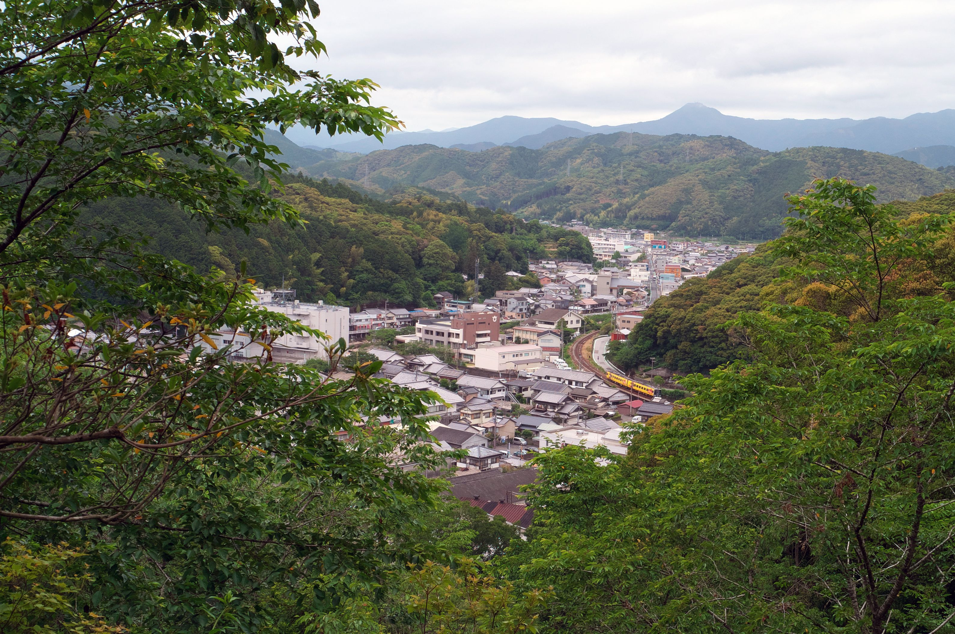 らんまん列車が行く佐川町(hiderinさん) | αcafe αの写真投稿サイト ｜ ソニー